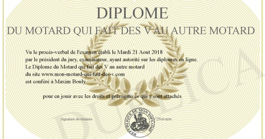 Diplome du Motard qui fait des V au autre motard
